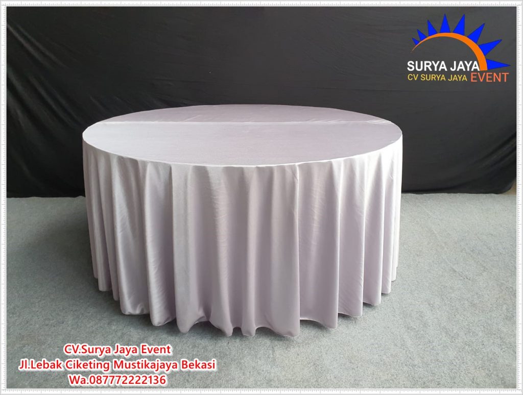 Sewa Meja Bulat Taplak Tebar Silver Dan Runner Meja